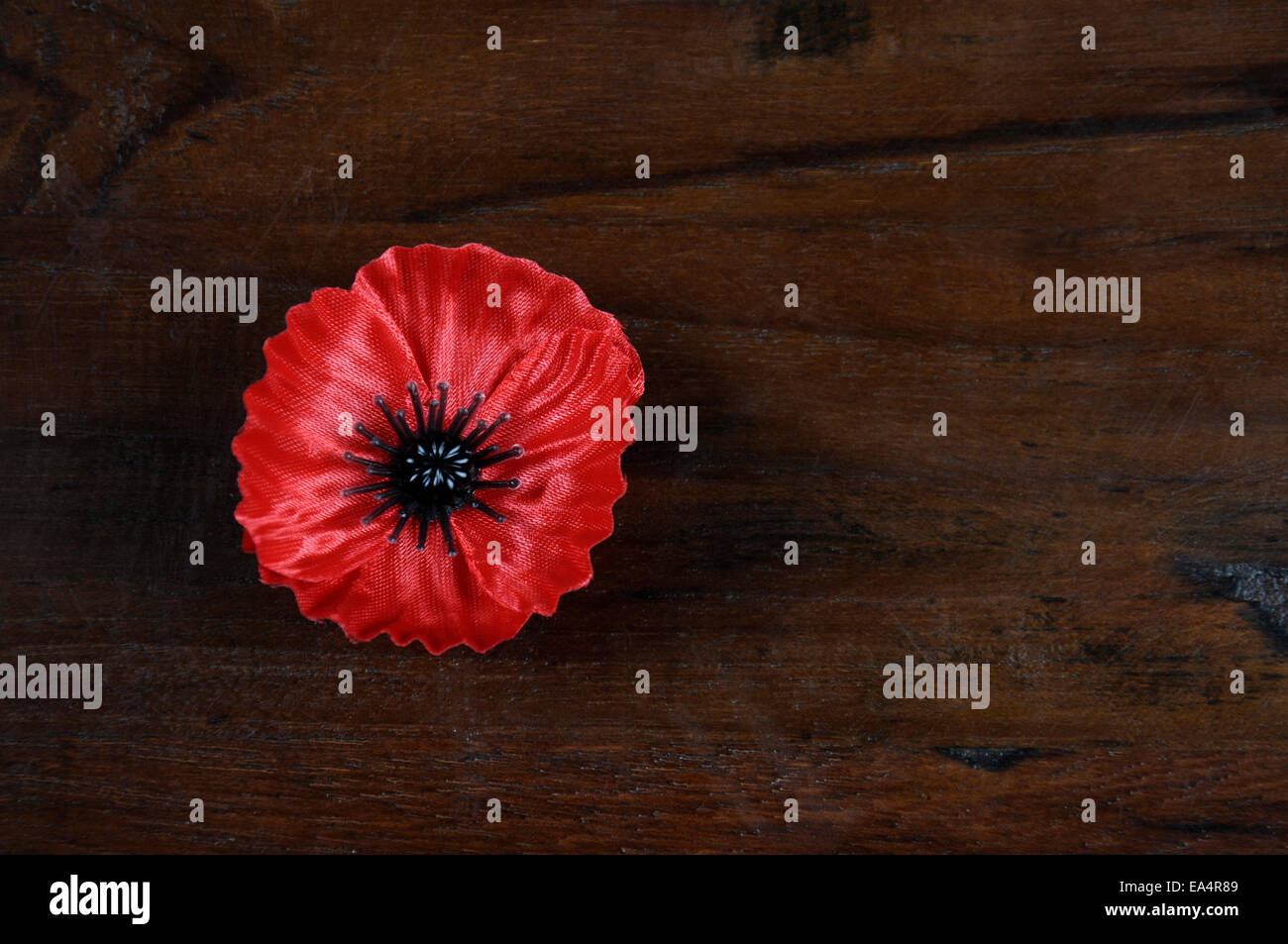 Lest We Forget, Red Flanders Poppy Lapel Pin Badge for November 11 ...