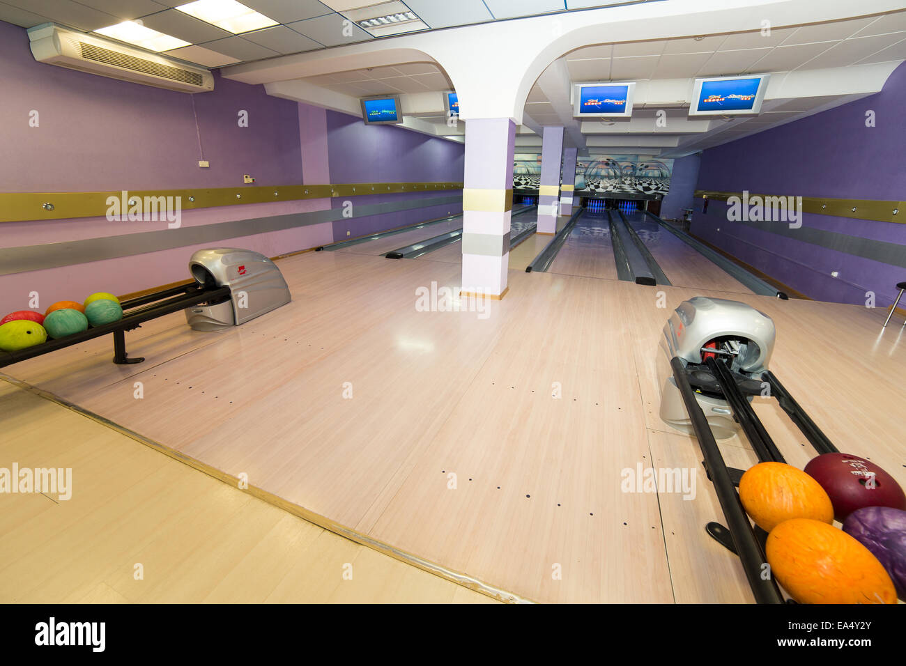 Interior room bowling interior hi-res stock photography and images - Alamy