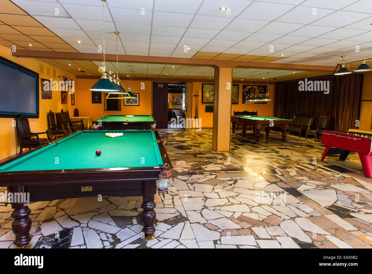 Snooker rooms hi-res stock photography and images - Alamy