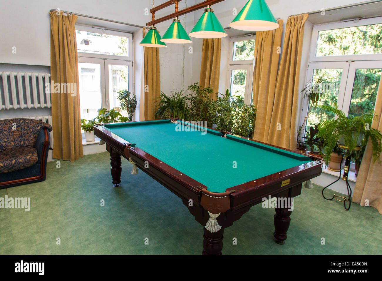 Snooker rooms hi-res stock photography and images - Alamy