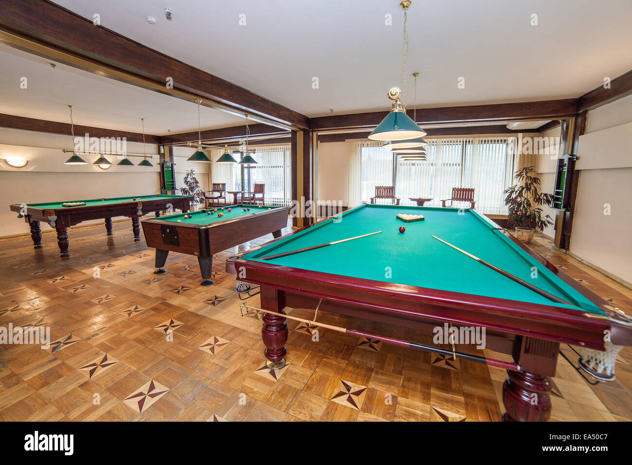 Green felt billiard table with billiard balls hi-res stock photography ...