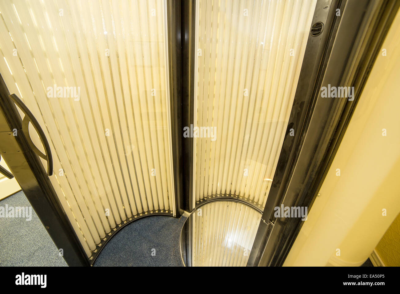 Solarium in spa salon Stock Photo - Alamy