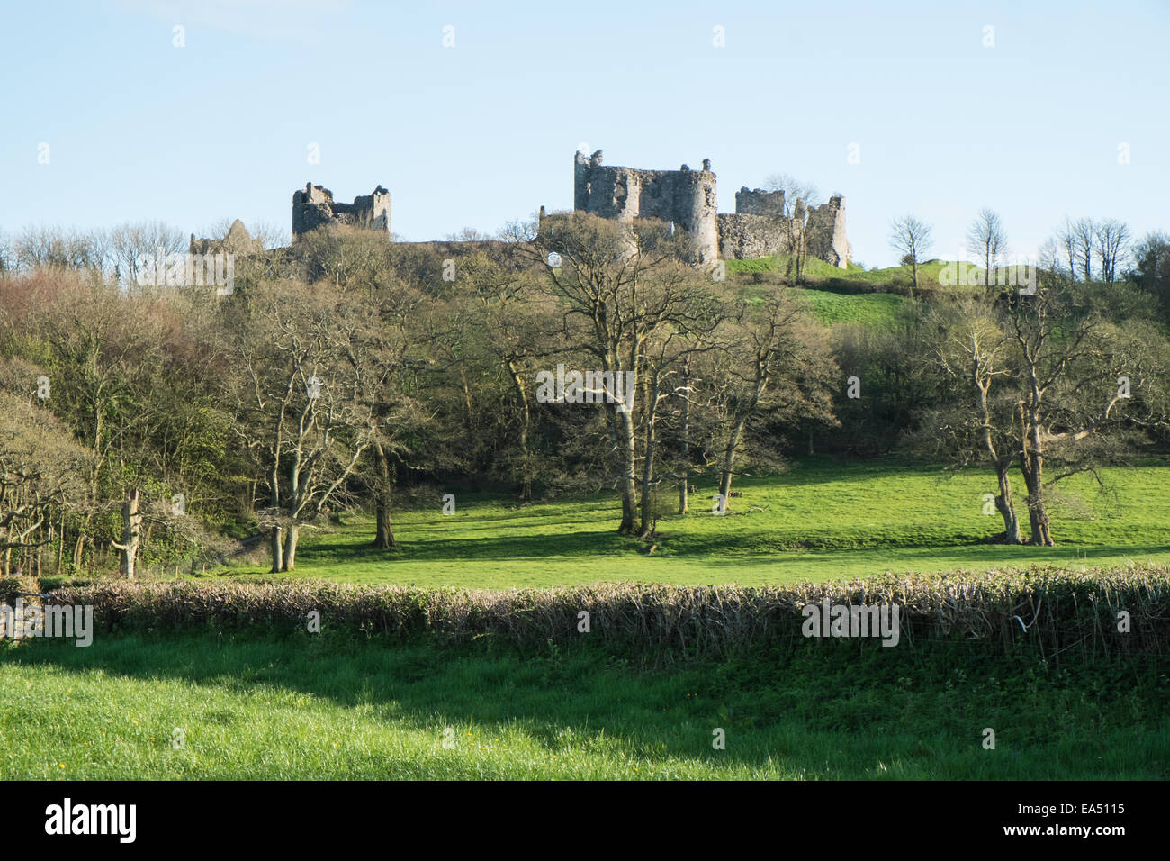 Llansteffan castle west wales hi-res stock photography and images - Alamy