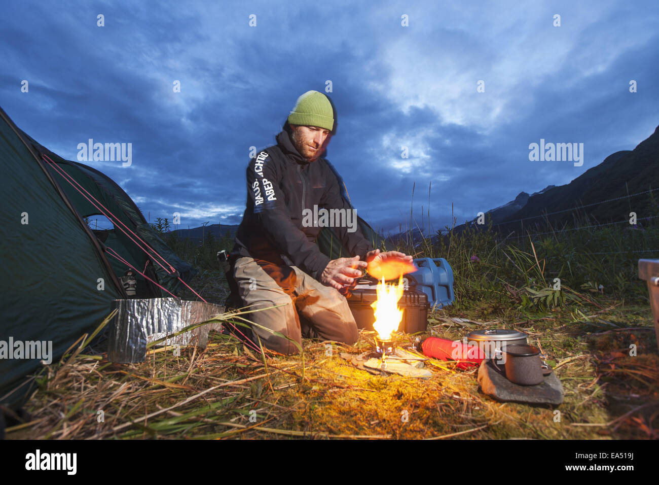 Camp fire tent hi-res stock photography and images - Alamy