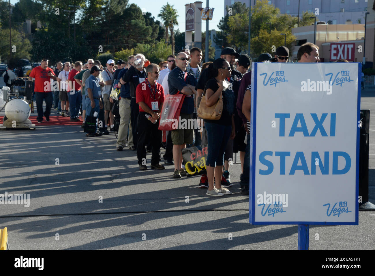 Las Vegas, Nevada, USA. 6th November, 2014. Long taxi line already form ...