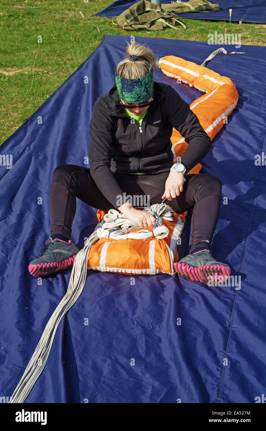 Parachutists - 2014. Packaging of parachutes Stock Photo - Alamy