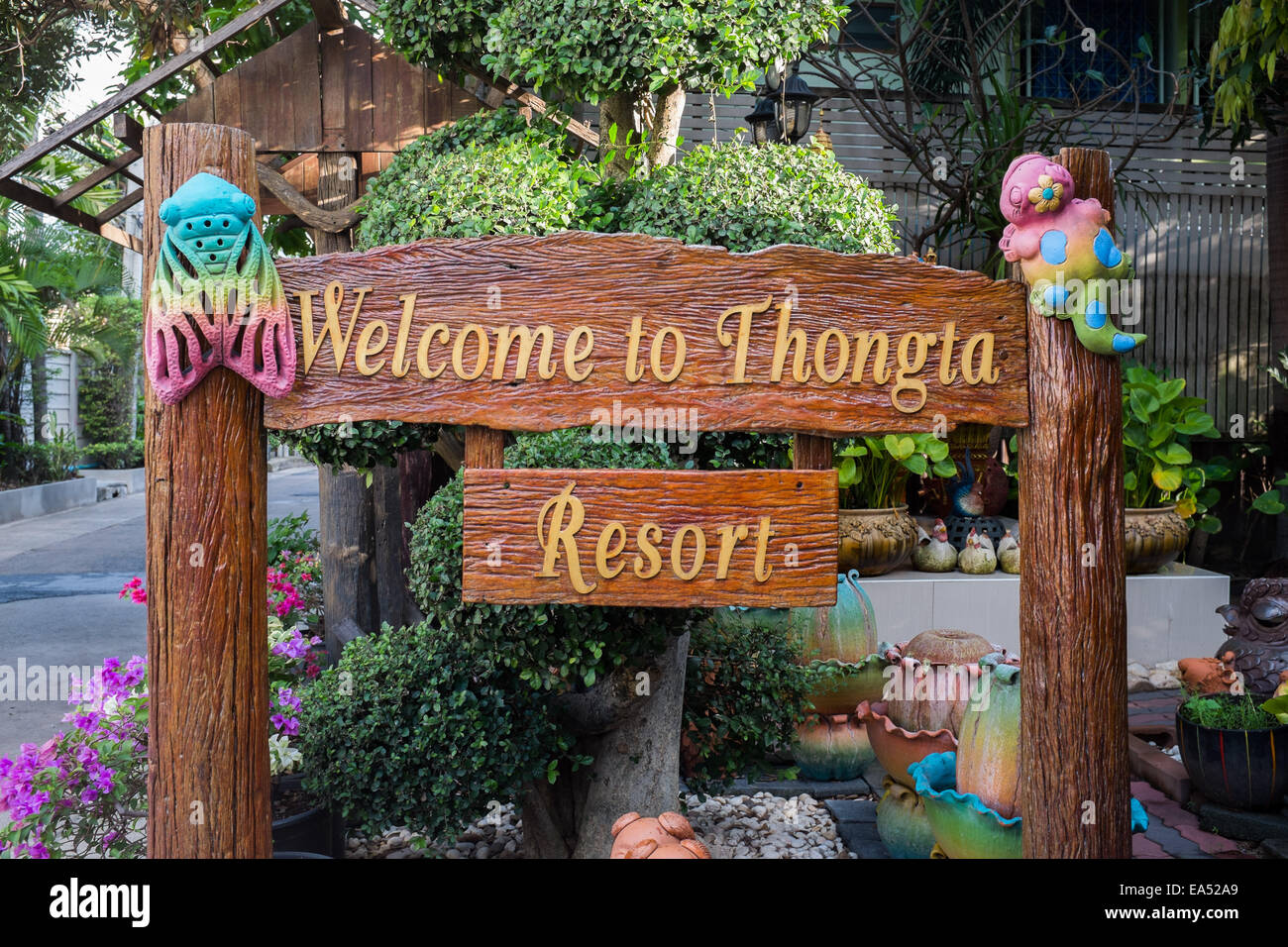 Welcome sign at Thongta resort, Bangkok, Thailand Stock Photo - Alamy