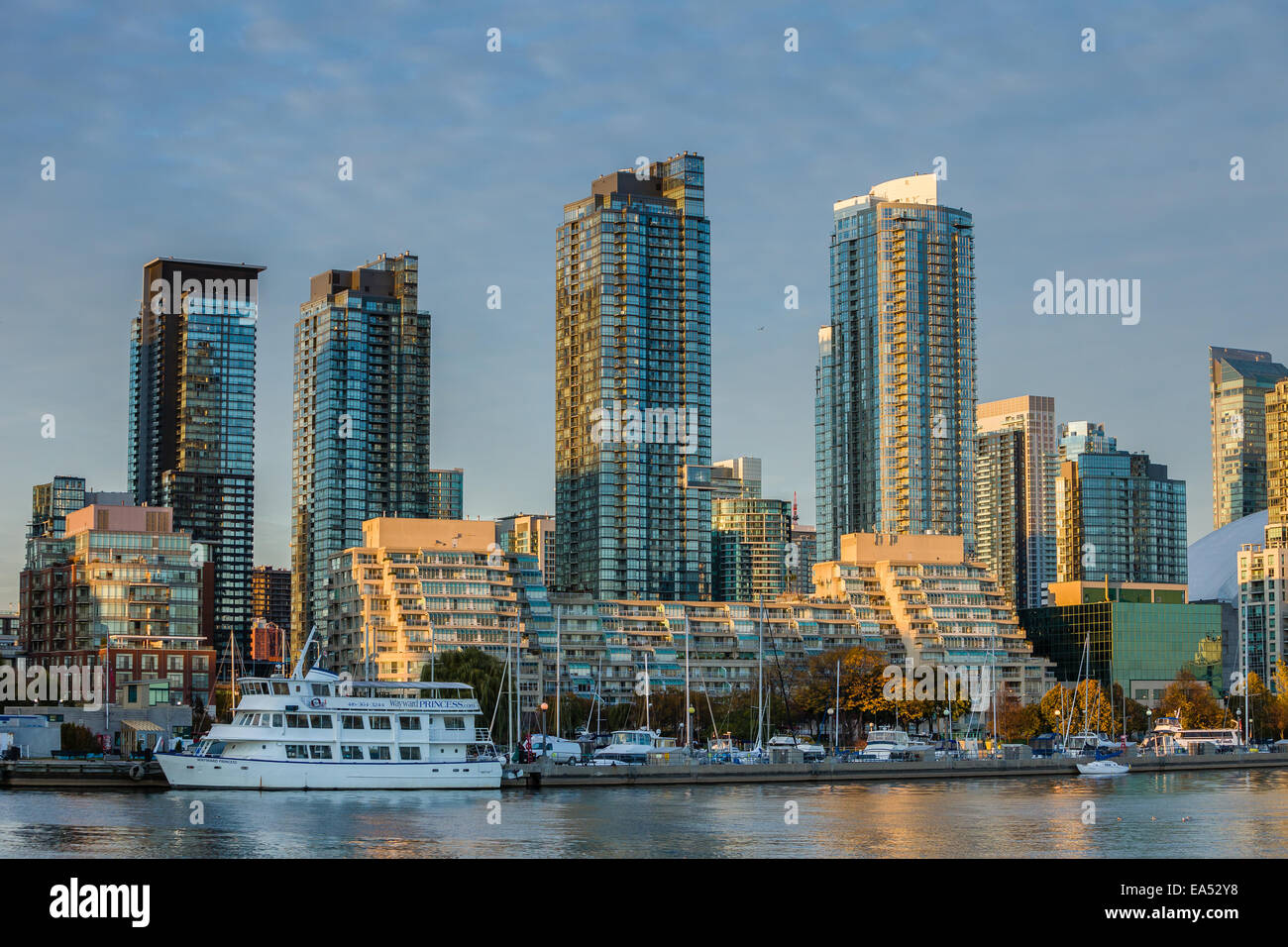 Toronto islands airport hi-res stock photography and images - Alamy