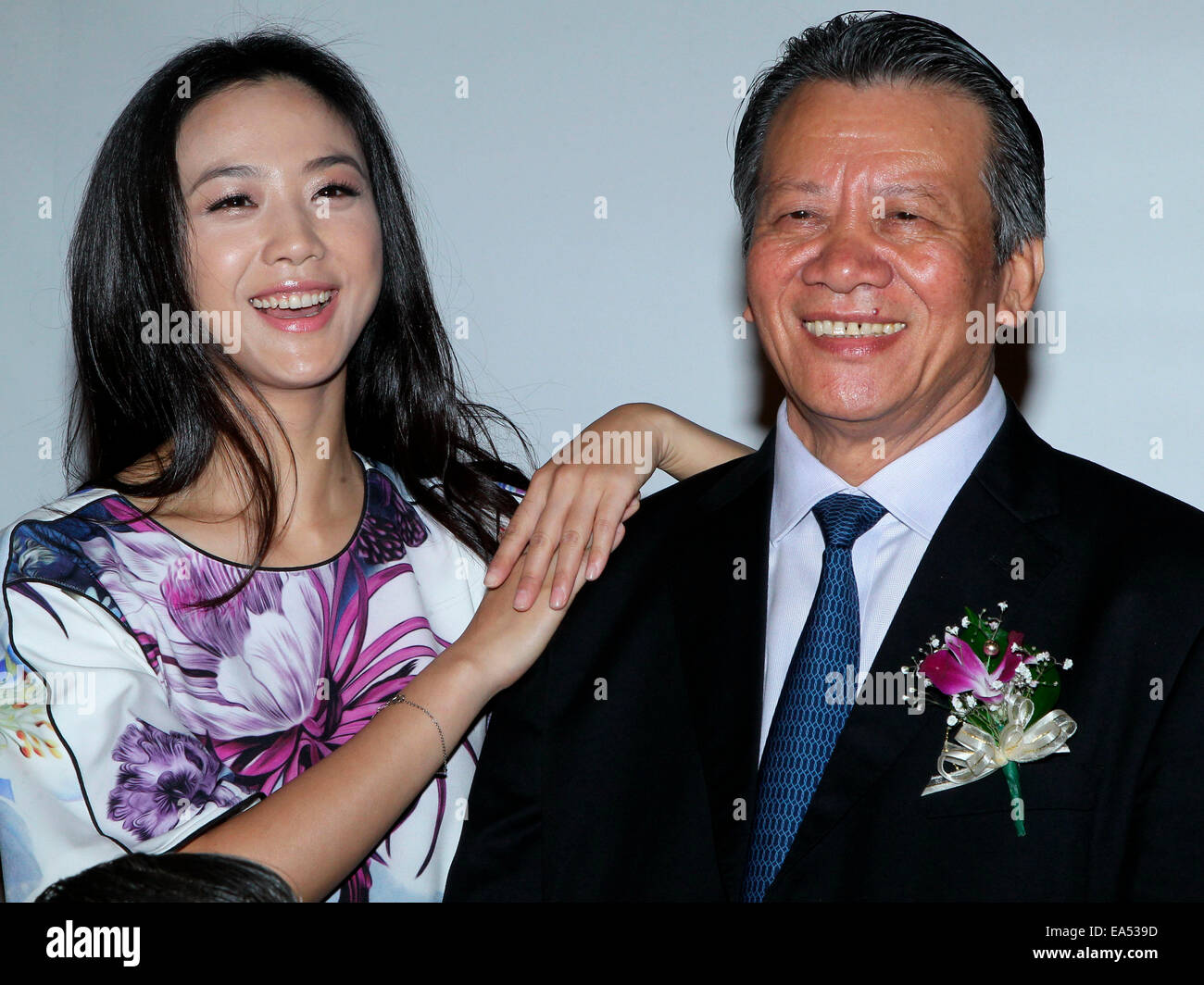 Tang Wei attends her father's calligraphy and painting exhibition in ...