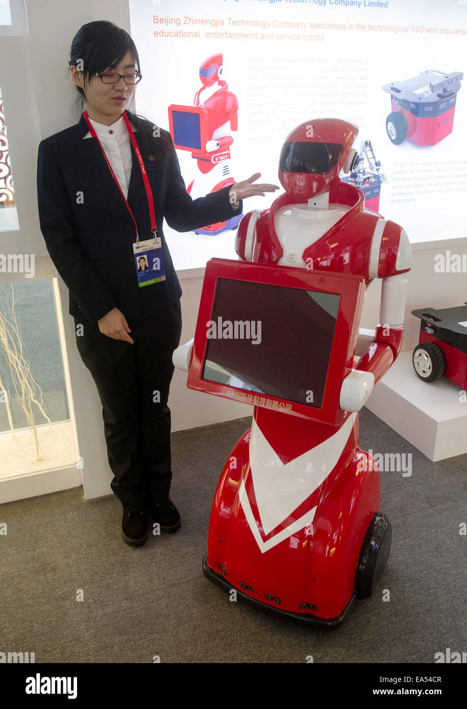 Robot guide hi-res stock photography and images - Alamy