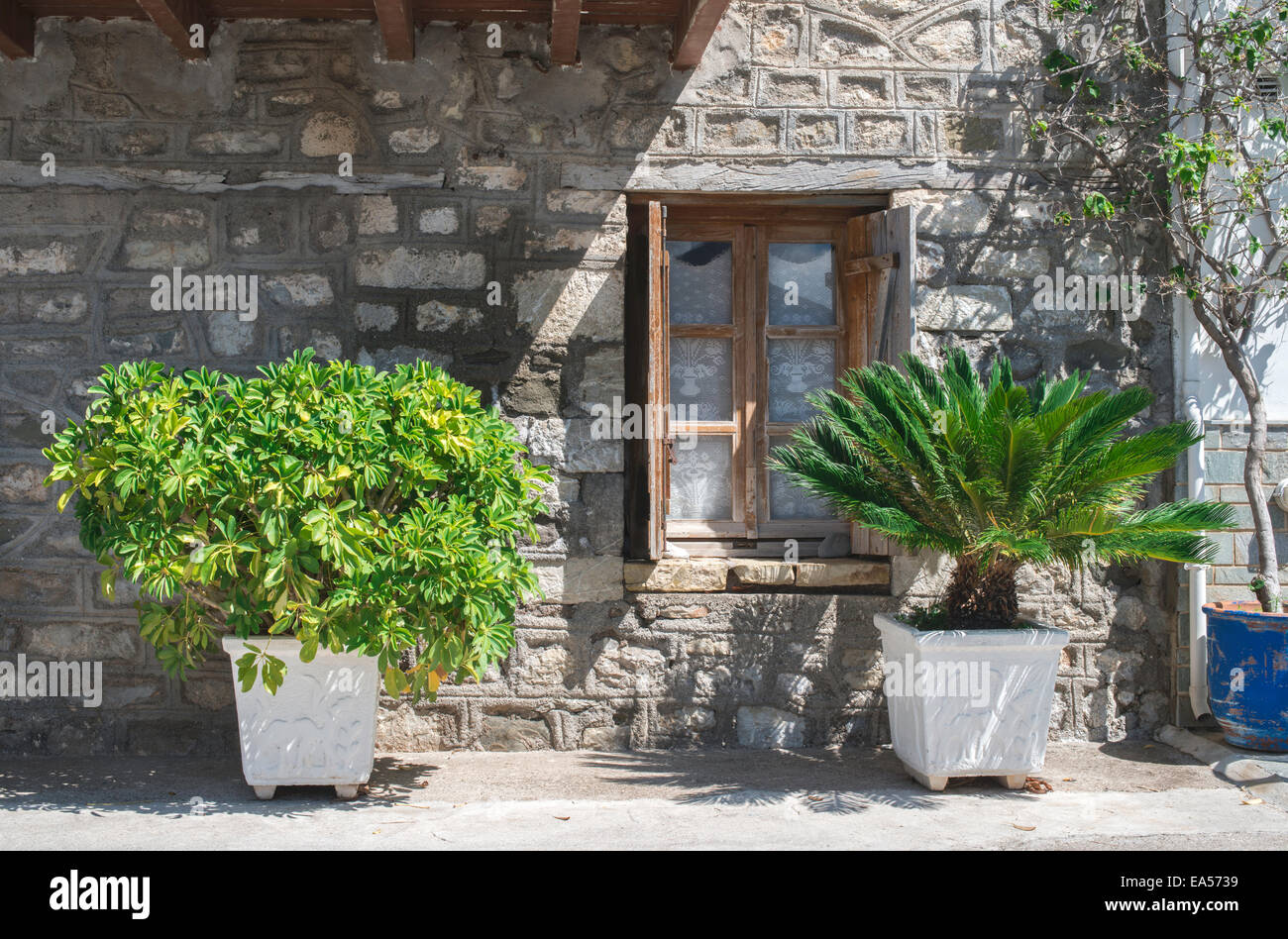 Typical white greek house hi-res stock photography and images - Alamy