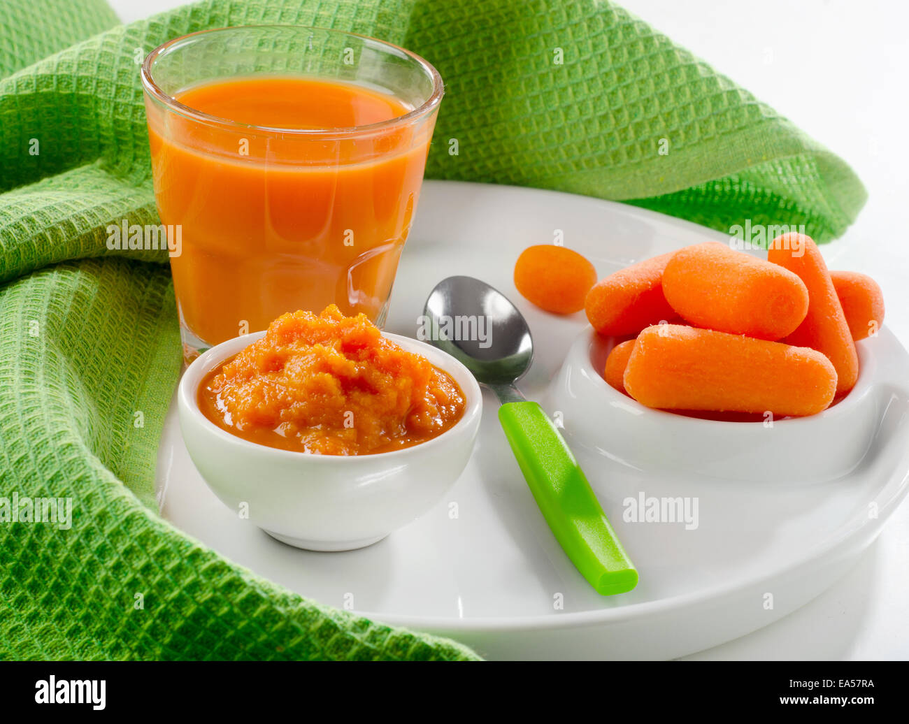 Baby healthy food - pureed carrot and juice Stock Photo - Alamy