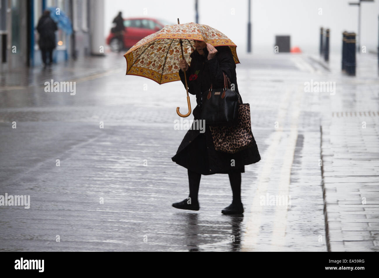 Windy umbrella scotland hi-res stock photography and images - Alamy