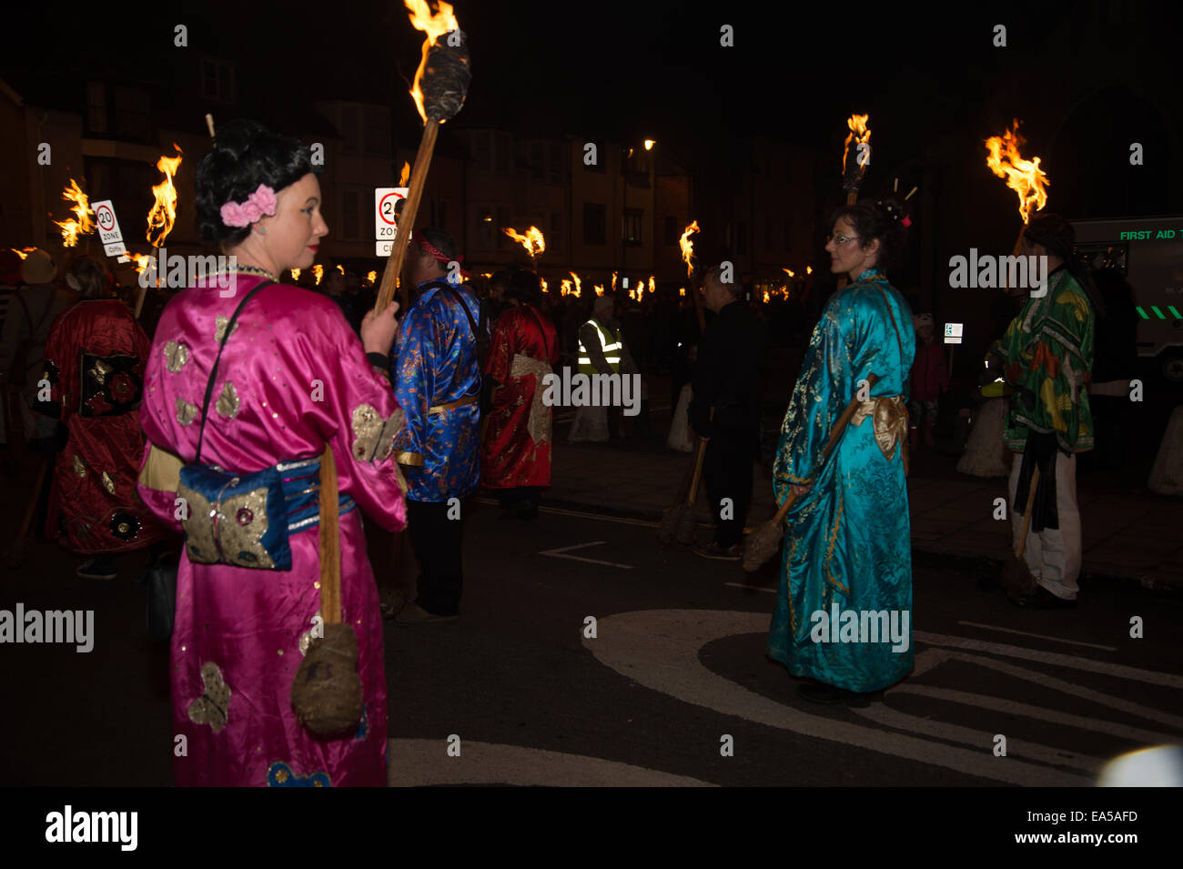Lewes. Bonfire Night. A group of women dressed as Japanese geishas hold ...
