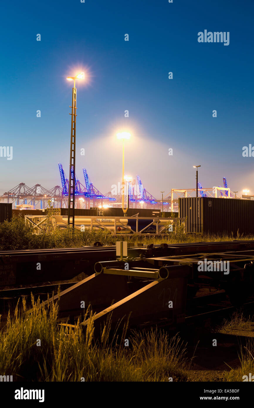 Germany, Hamburg, railway yard, freight train, sidetrack in the evening ...
