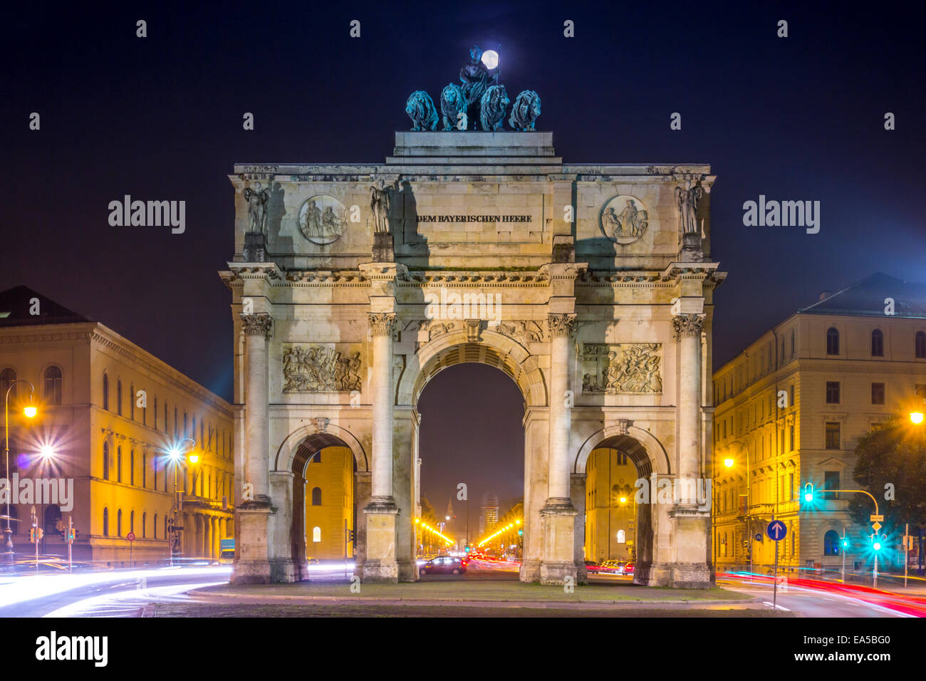 Moon gate hi-res stock photography and images - Alamy