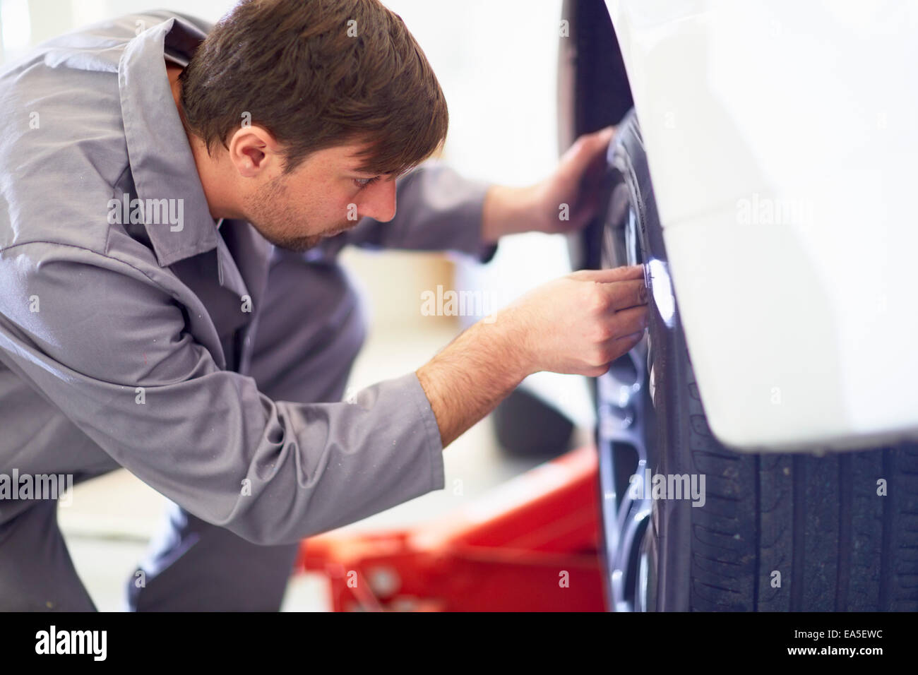 Car mechanic at work in repair garage Stock Photo - Alamy