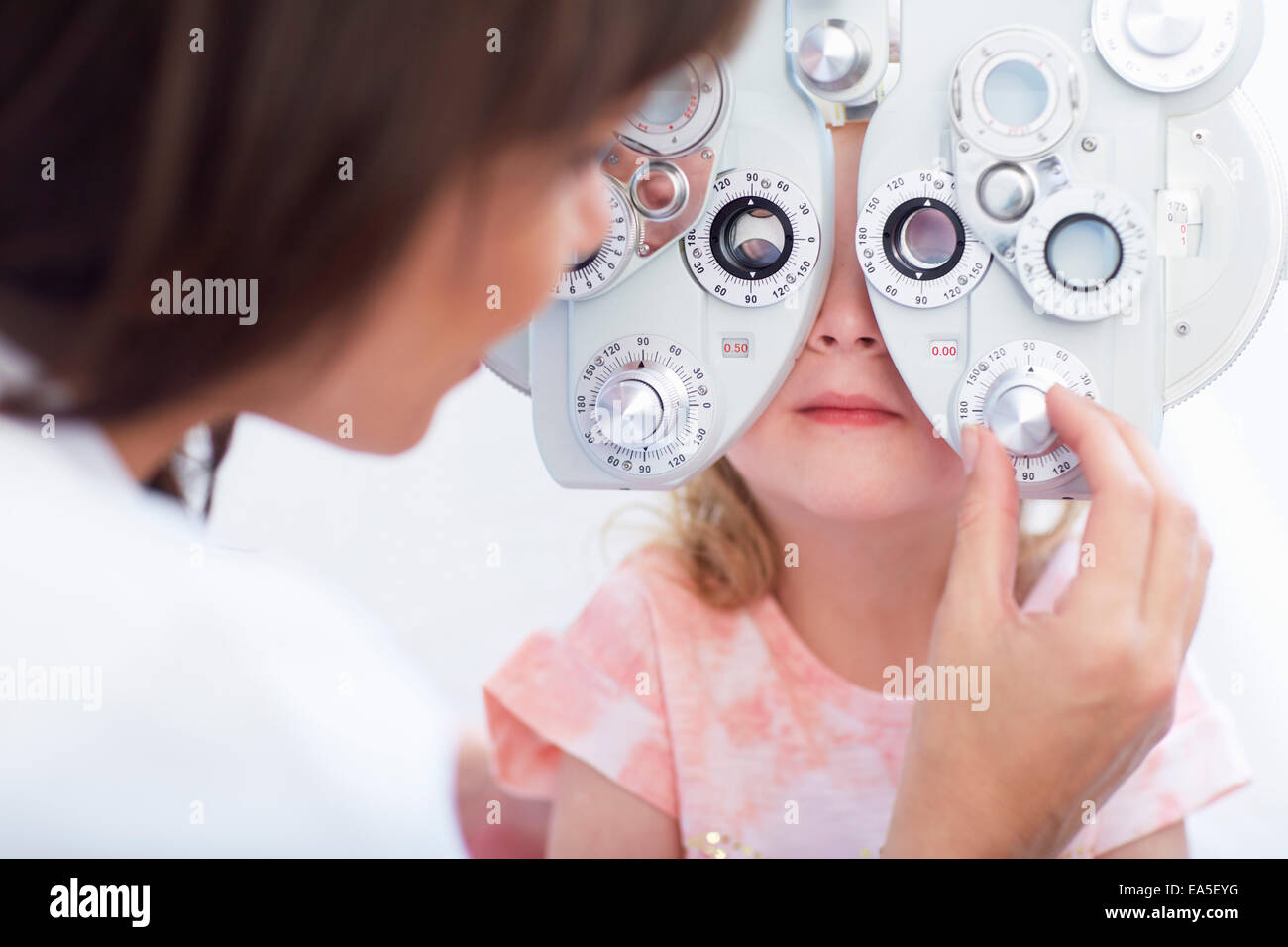 Doctor checking child africa hi-res stock photography and images - Alamy