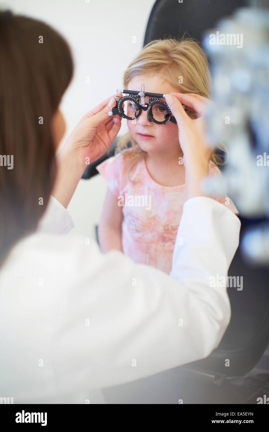 Doctor checking child africa hi-res stock photography and images - Alamy