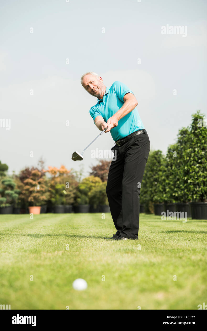 Mature man playing golf Stock Photo - Alamy