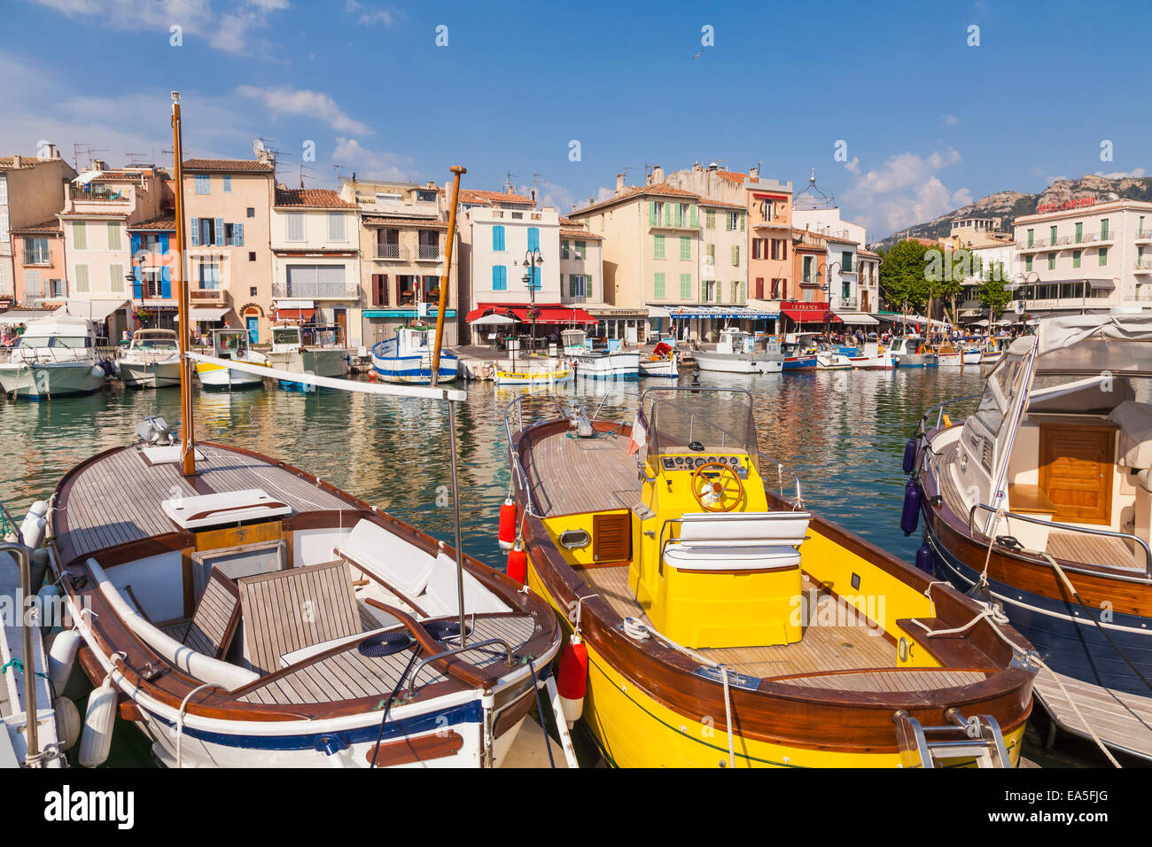 France, Provence-Alpes-Cote d'Azur, Bouches-du-Rhone, Cassis, Harbour ...