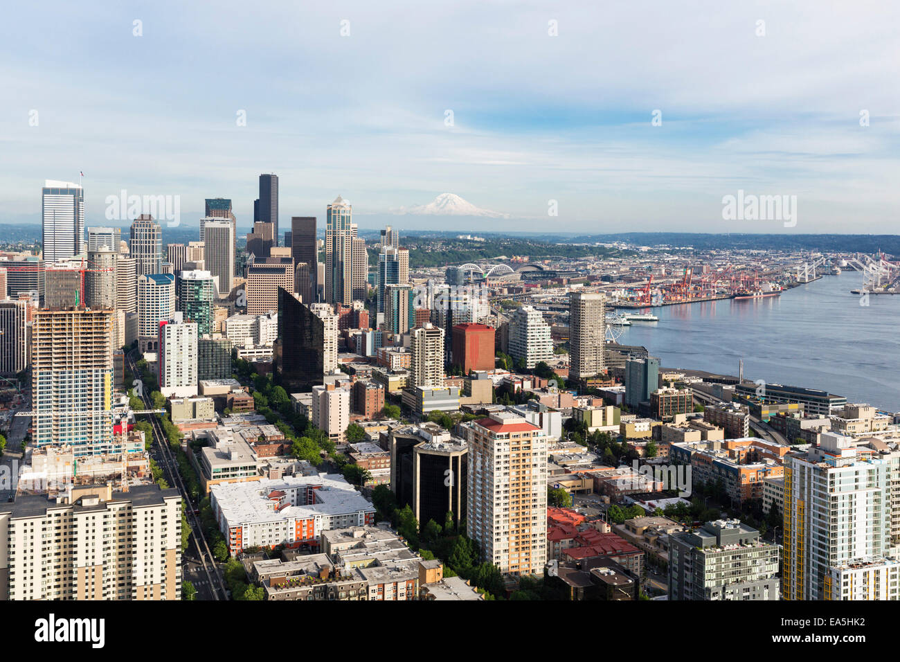 USA, Washington State, Seattle, Cityscape with Mount Rainier in the ...