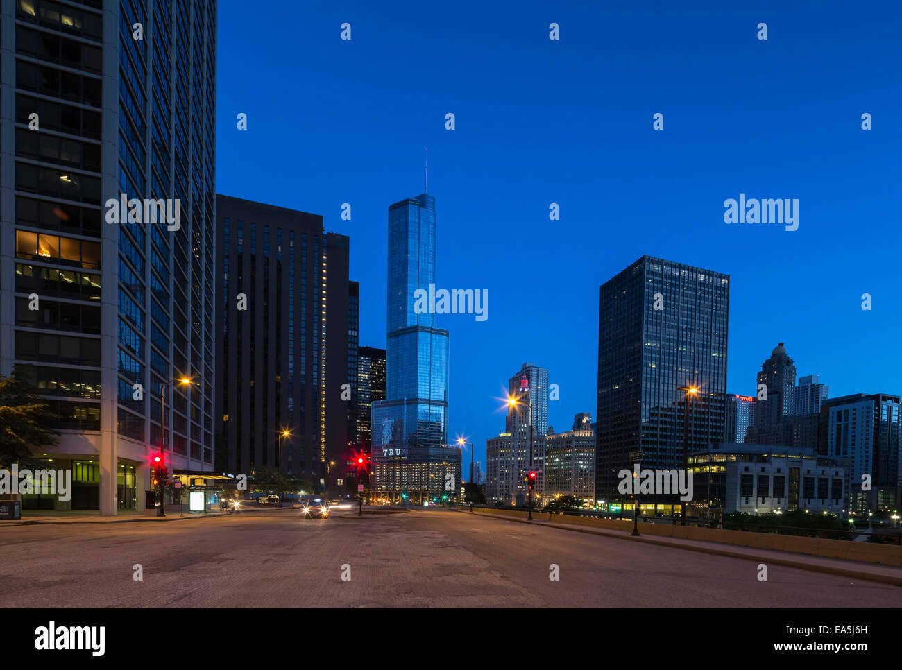 USA, Illinois, Chicago, skyscrapers with Trump Tower in downtown at ...