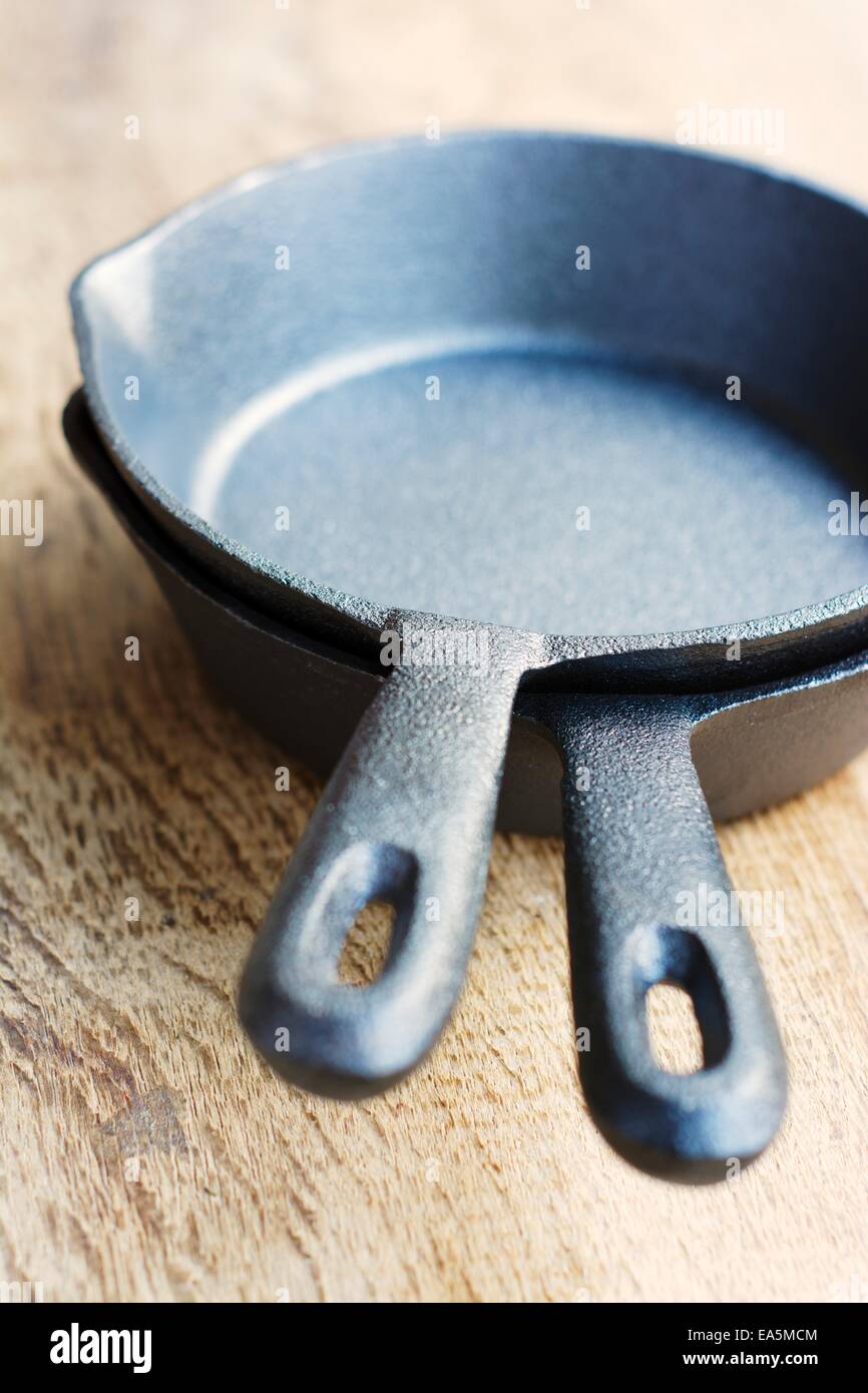 Cast iron objects hi-res stock photography and images - Alamy