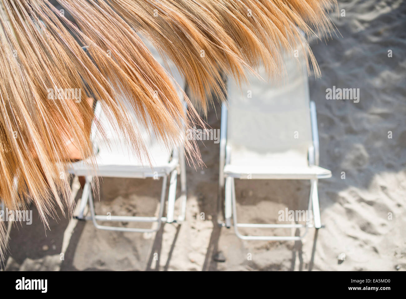 Close up straw beach hi-res stock photography and images - Alamy
