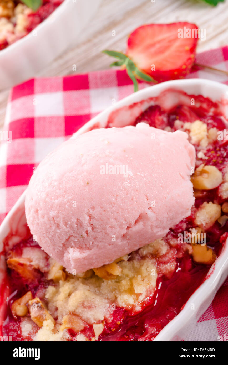 strawberry crumble whit ice cream Stock Photo - Alamy