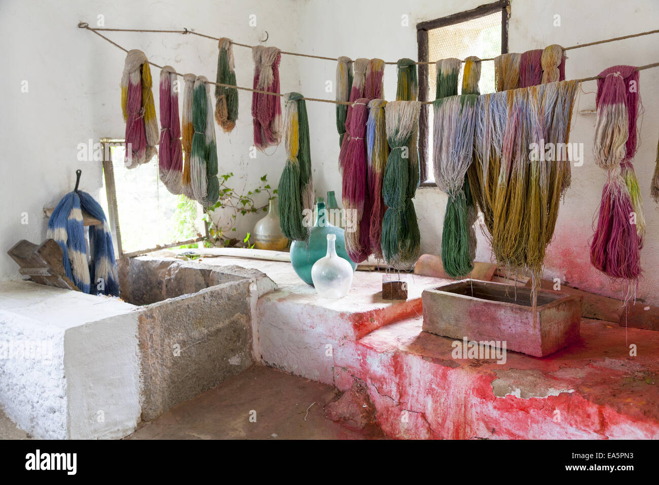 Dyeing hi-res stock photography and images - Alamy