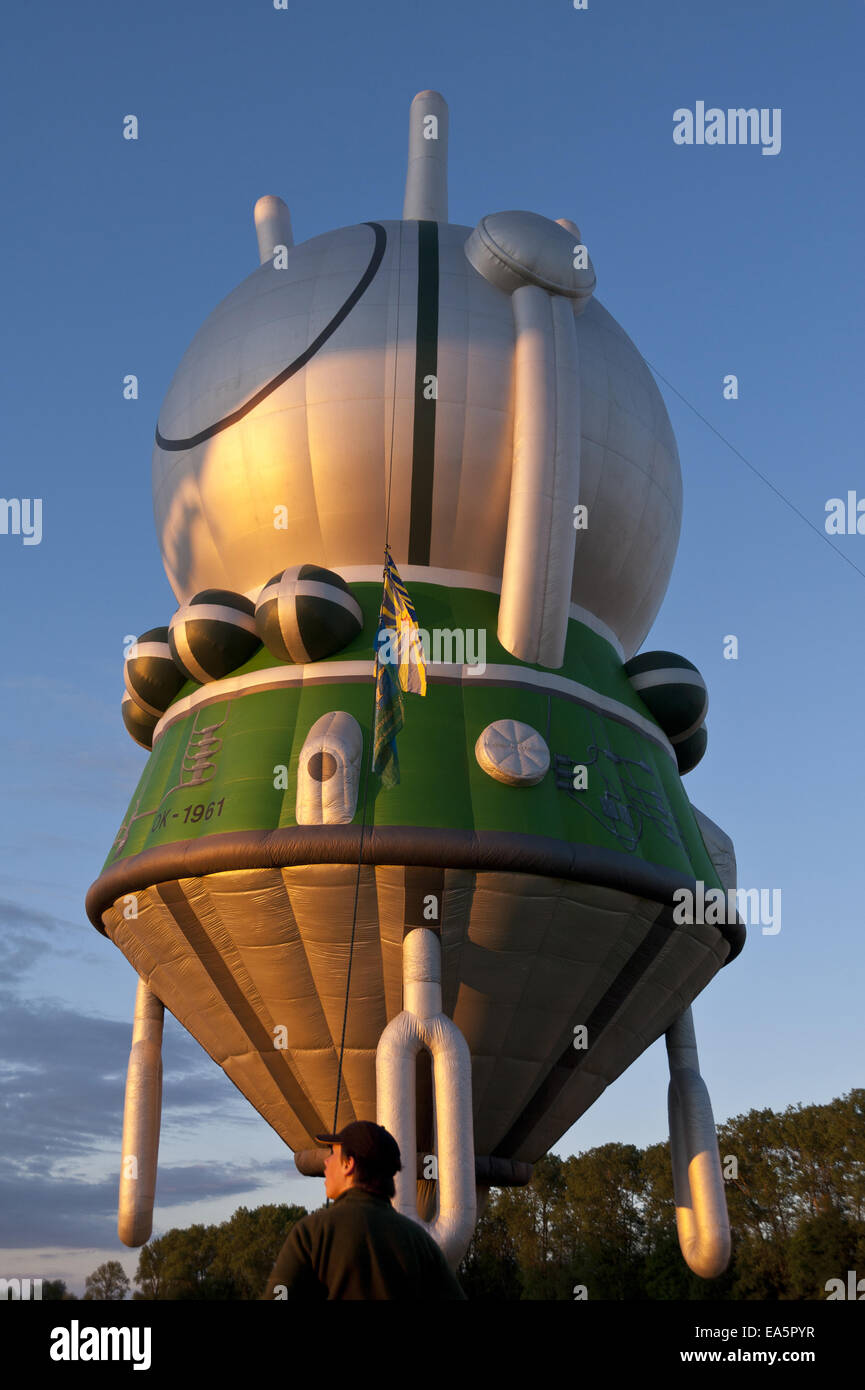 Internationale balloon sail hi-res stock photography and images - Alamy