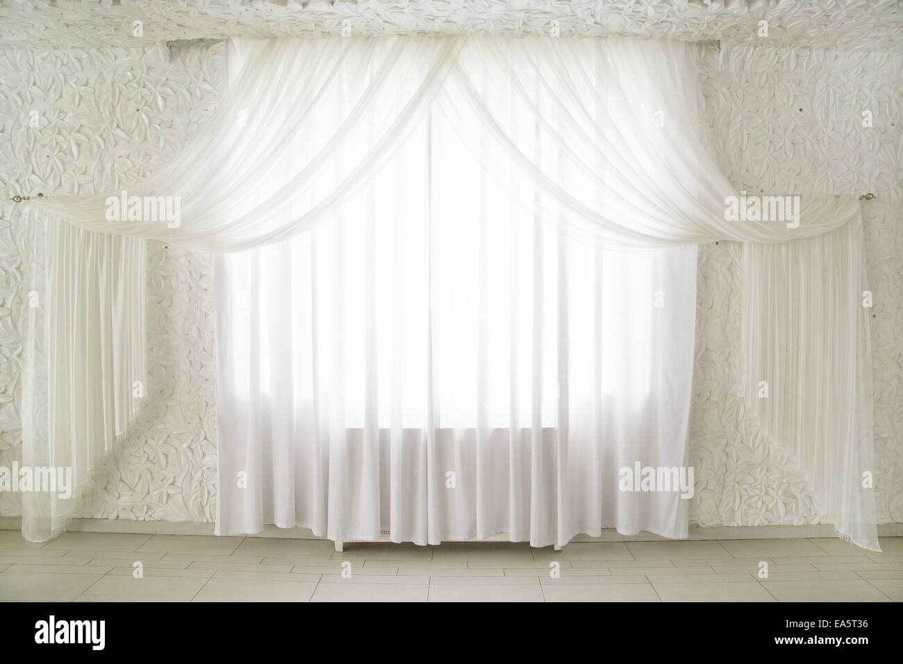 Windows with curtains hi-res stock photography and images - Alamy