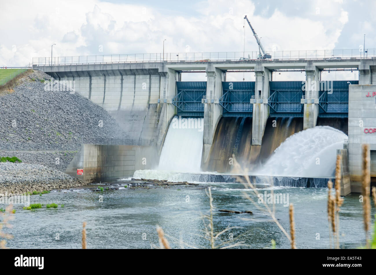 big reservoir dam Stock Photo - Alamy