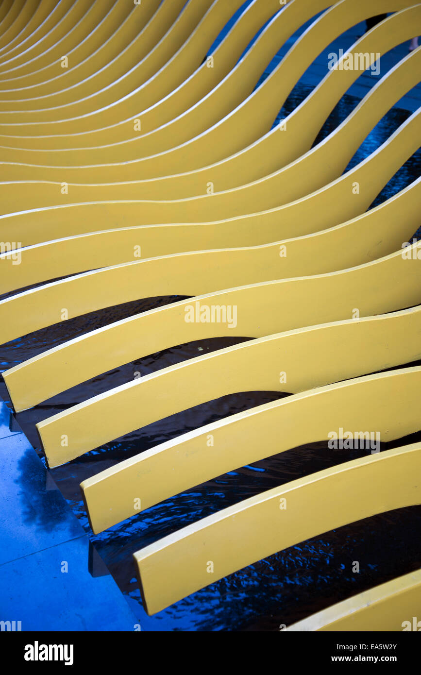 Curved lines hi-res stock photography and images - Alamy