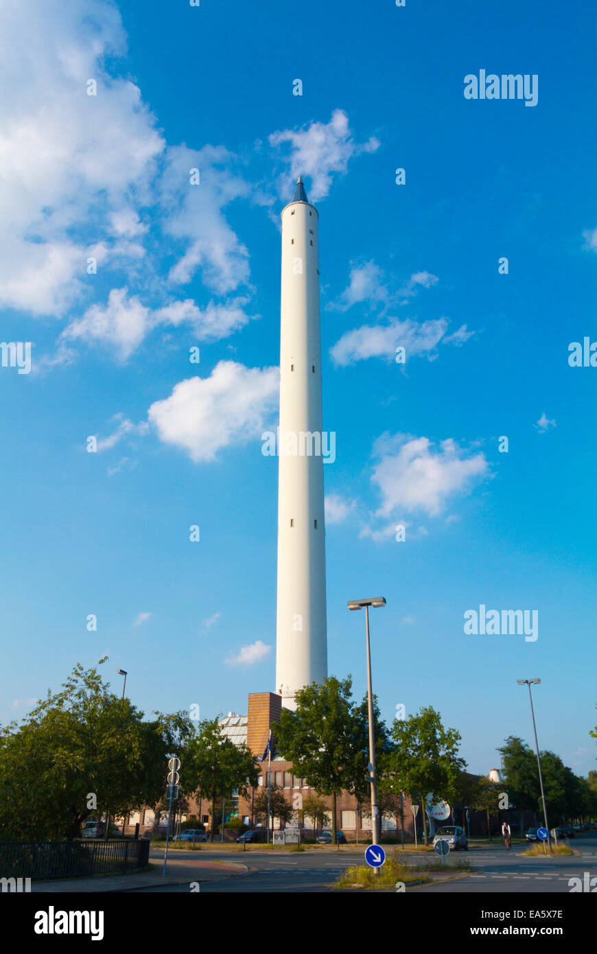 Drop tower hi-res stock photography and images - Alamy