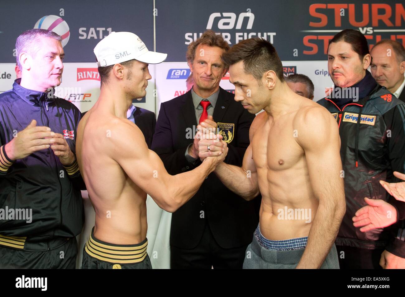 Stuttgart, Germany. 07th Nov, 2014. German boxing pros Robert Stieglitz ...
