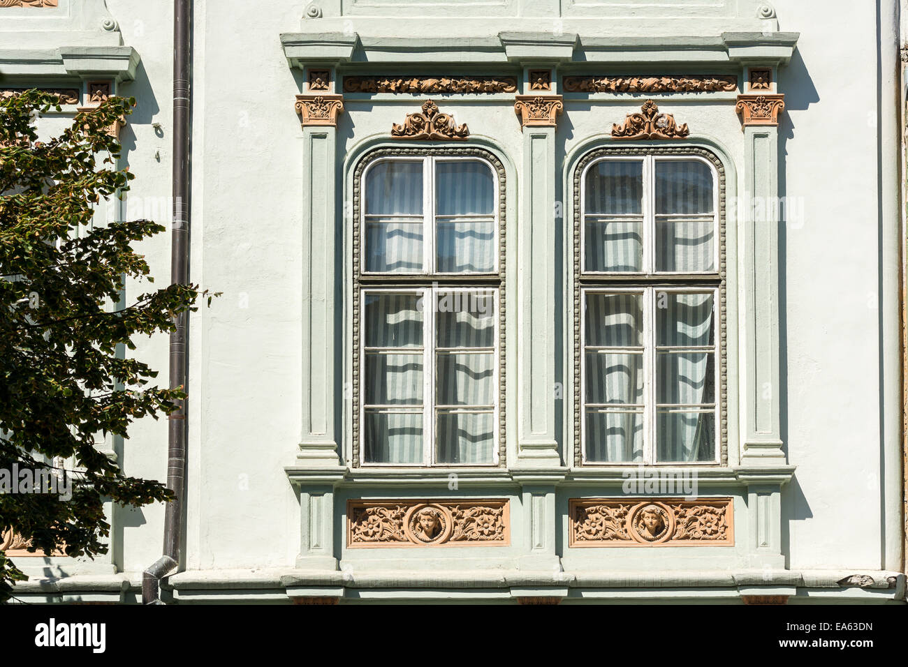 Detail facade windows medieval hi-res stock photography and images - Alamy