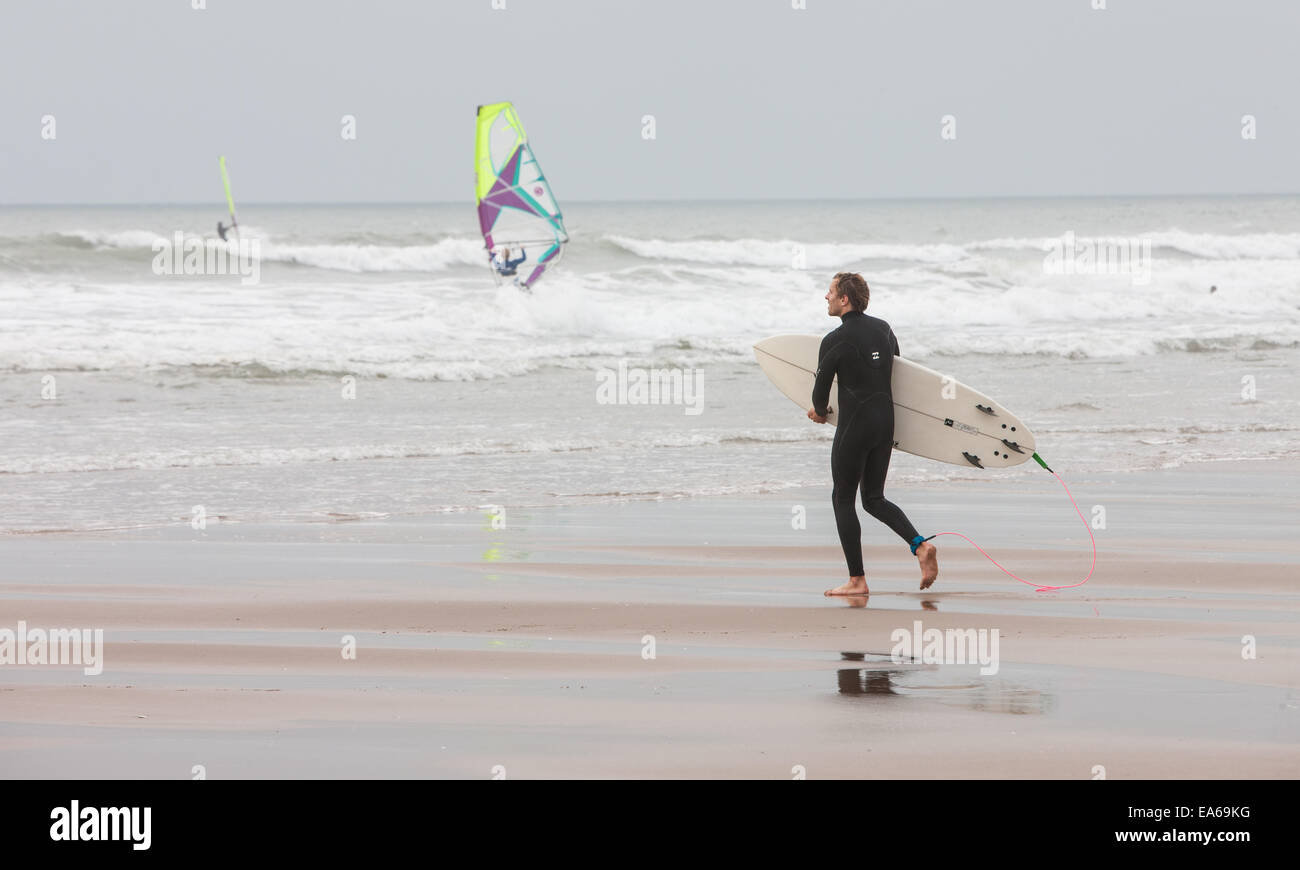 Surfer at llangennith, Rhosilli, Rhossili, Rhossilli Bay, Gower ...