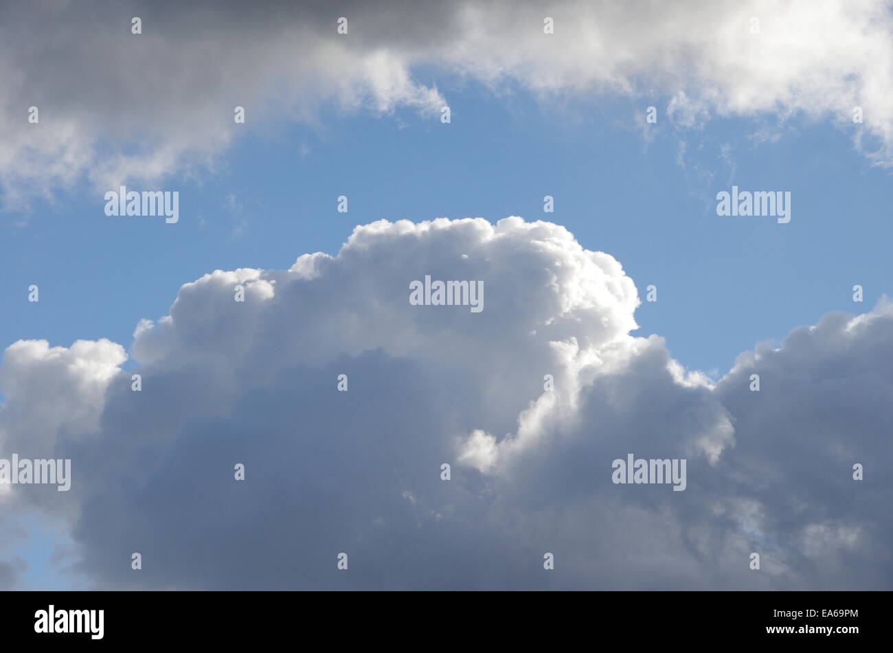 Regenwolken hintergrund hi-res stock photography and images - Alamy