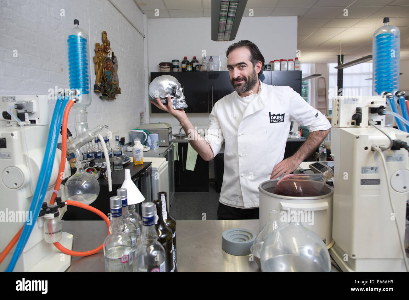 Cocktail mixologist hi-res stock photography and images - Alamy