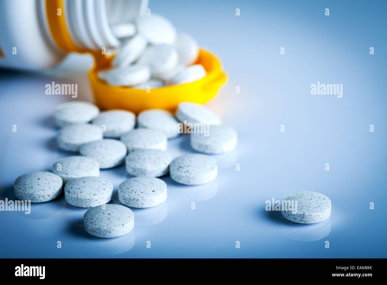By pills hi-res stock photography and images - Alamy