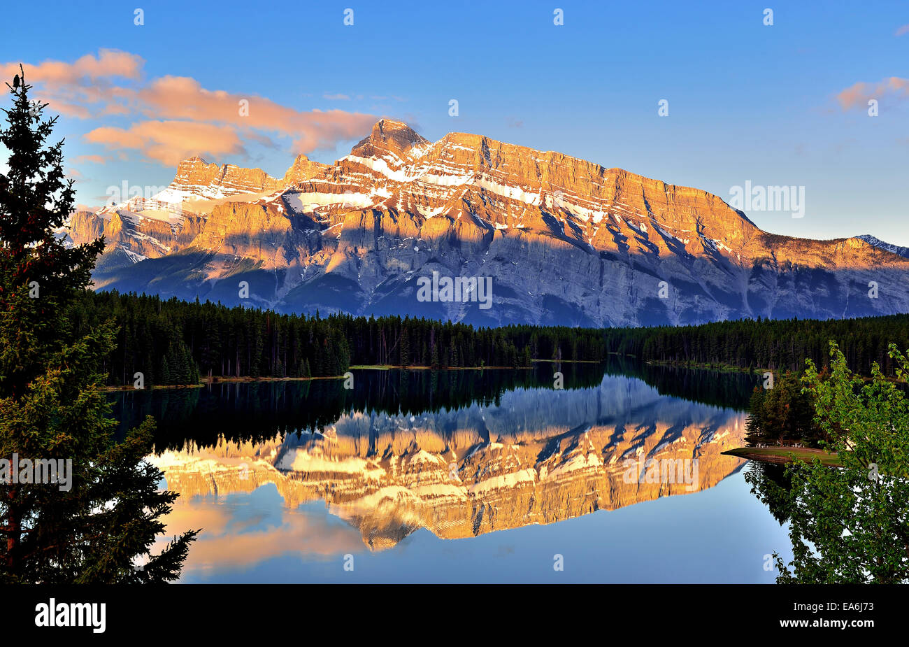 Canada, Banff, View of Two Jack Lake and Mt Rundle Stock Photo - Alamy