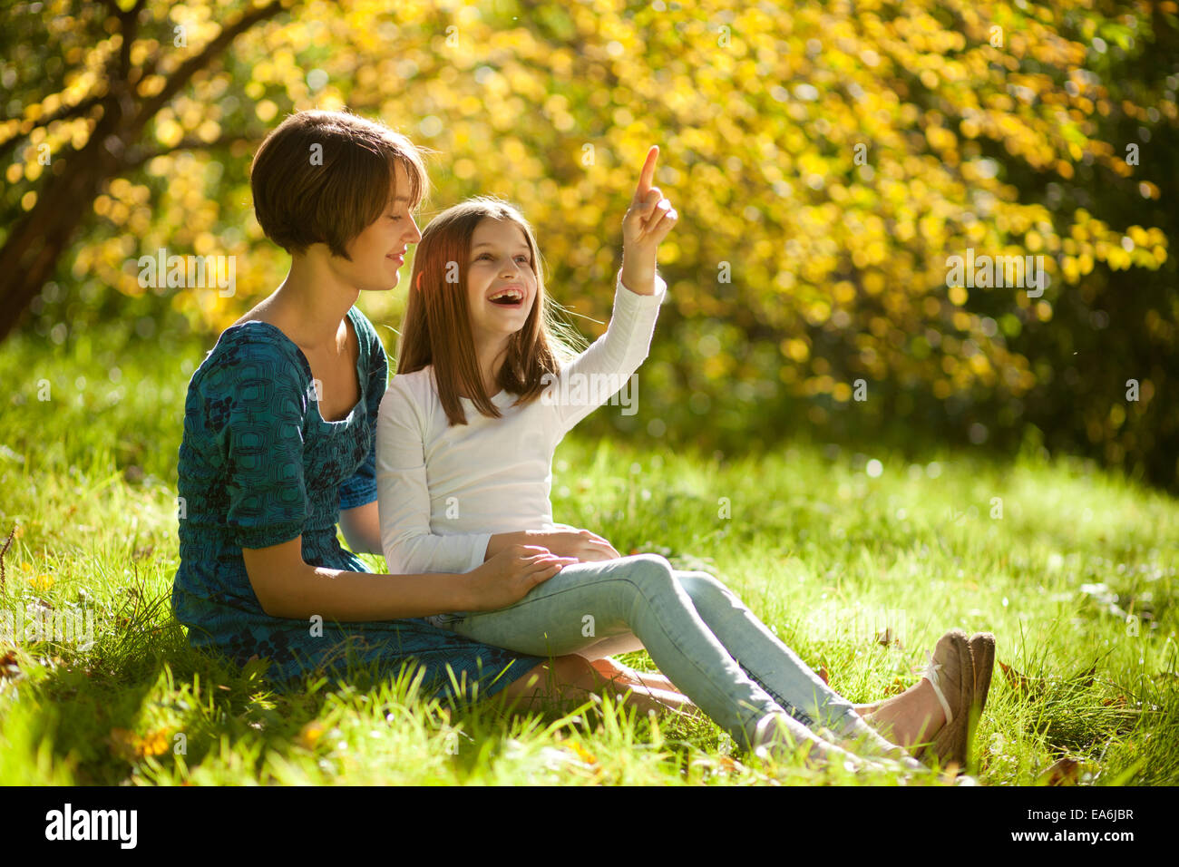 Sisters in park hi-res stock photography and images - Alamy