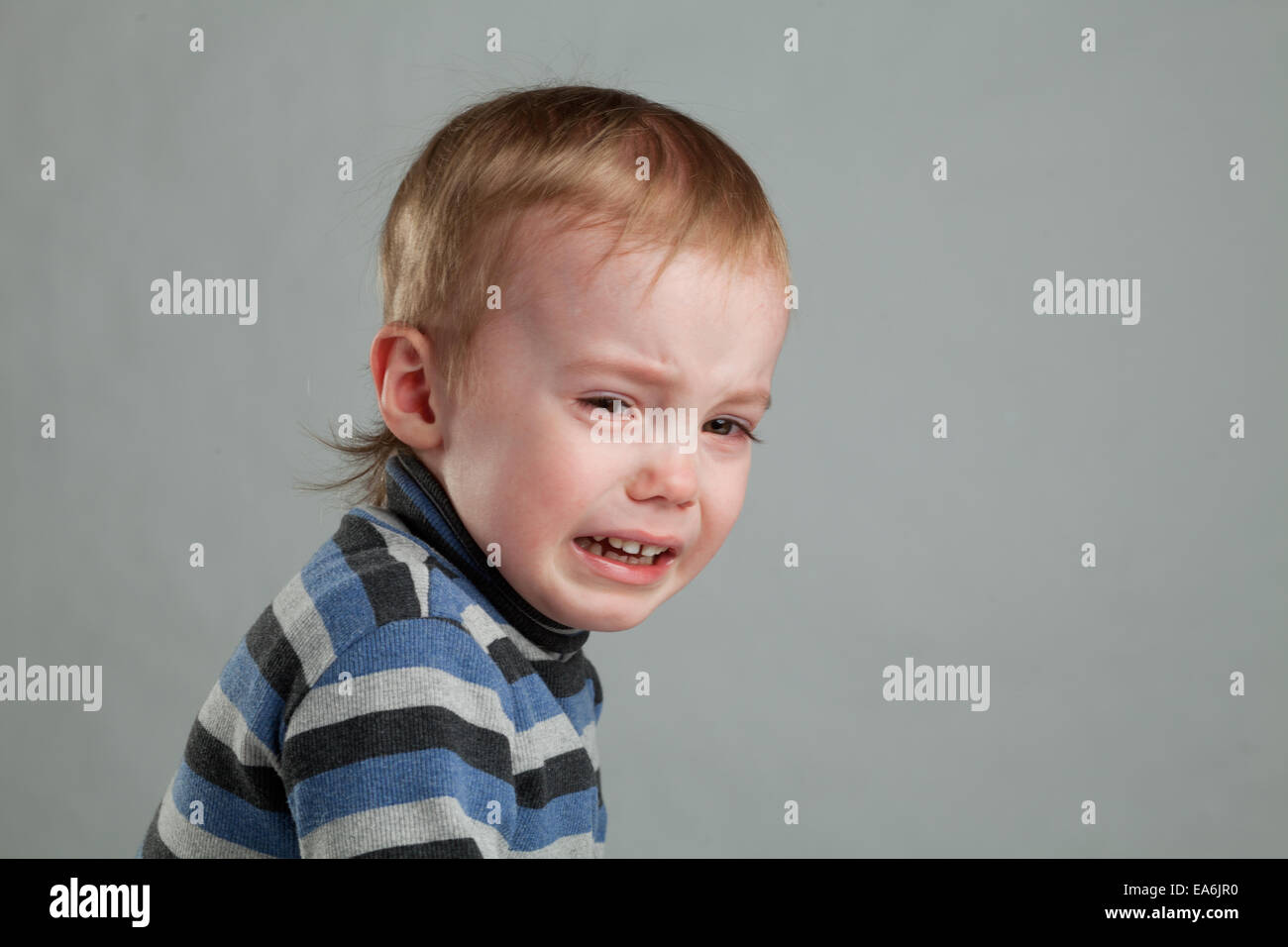 little boy crying Stock Photo - Alamy