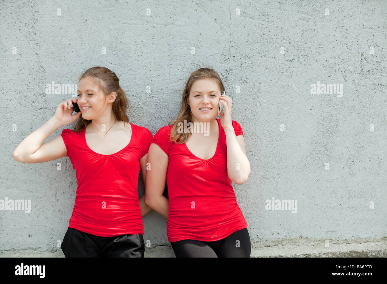 Identical twin women hi-res stock photography and images - Alamy