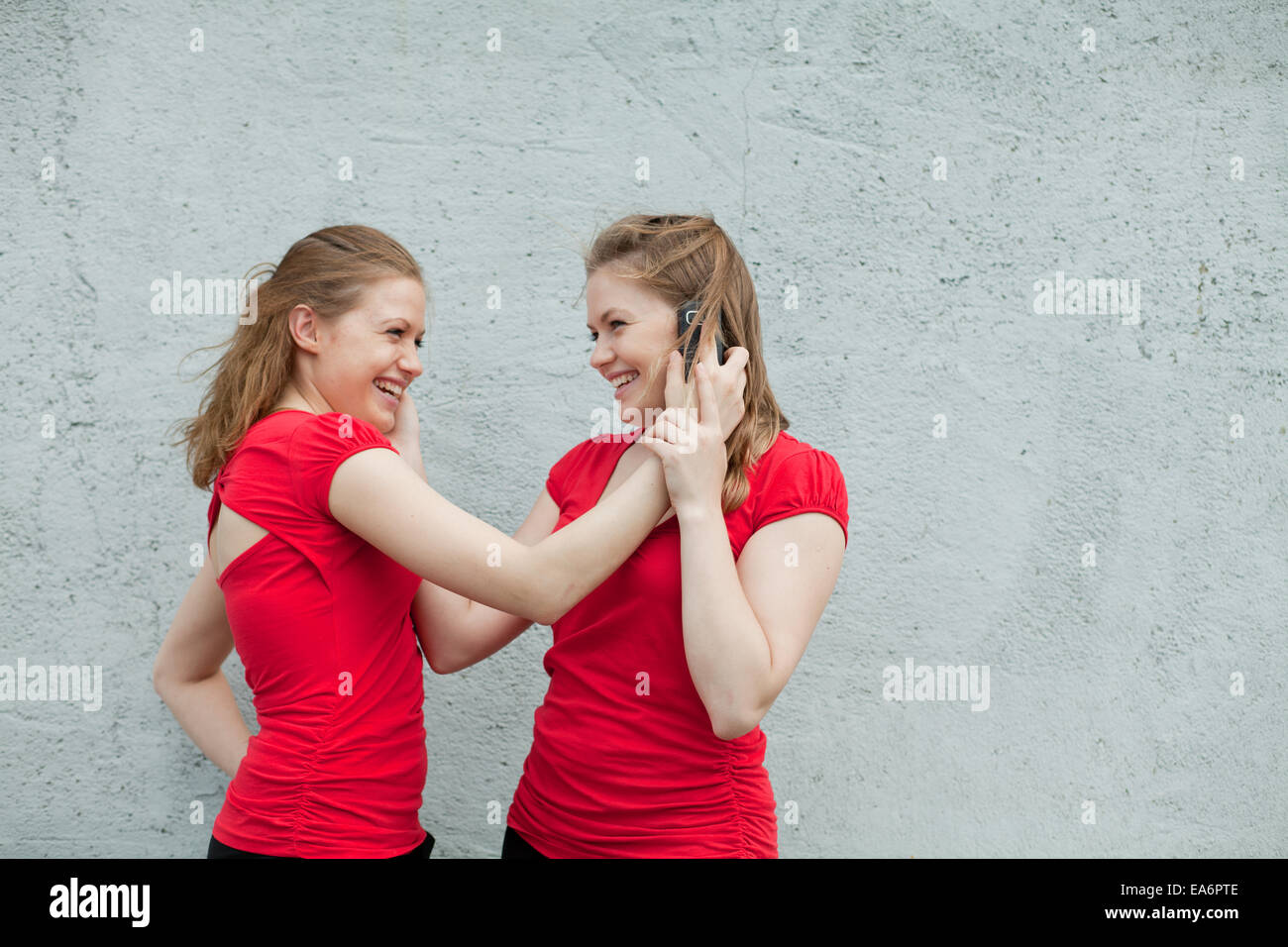 Blond twin girls hi-res stock photography and images - Alamy