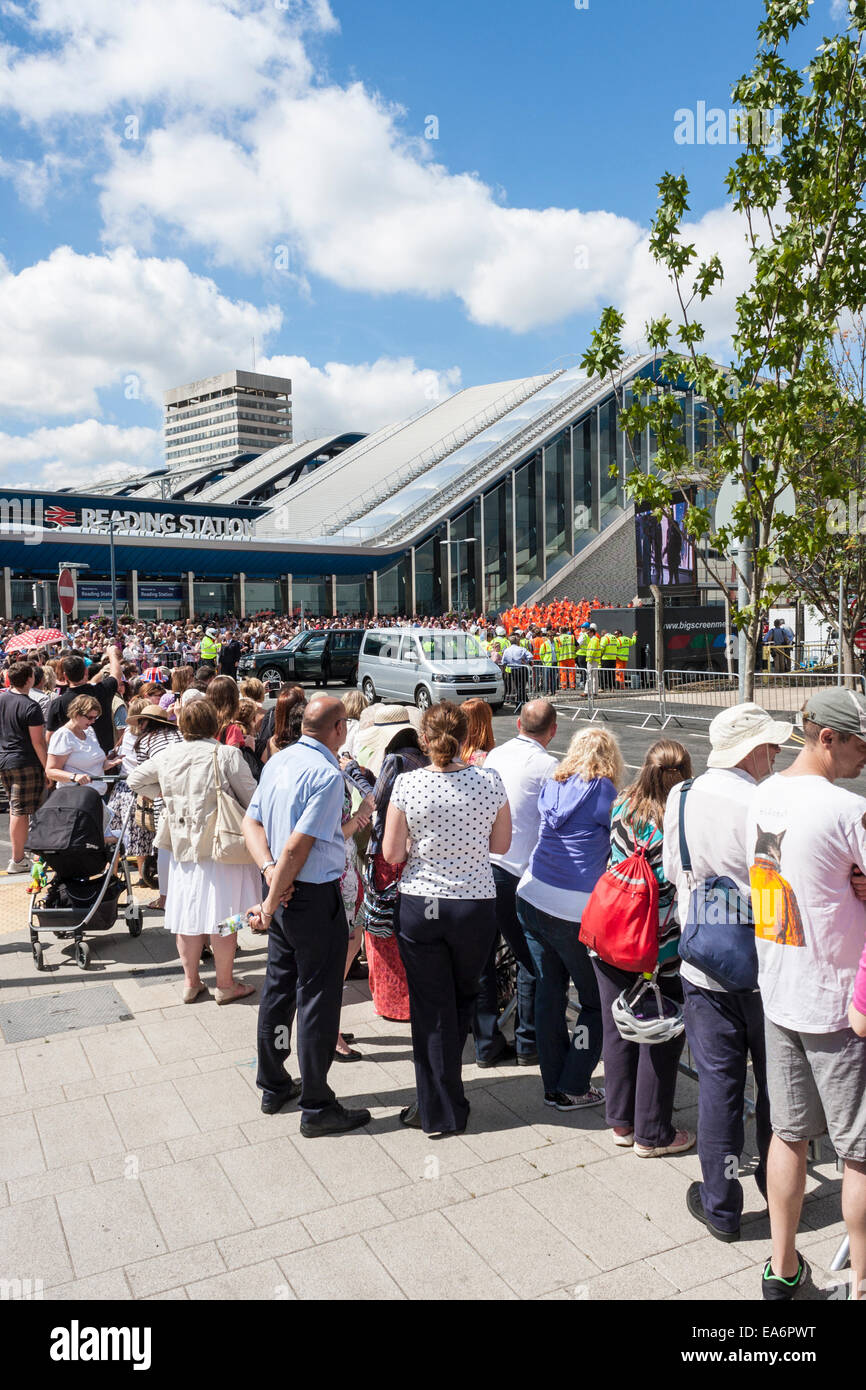 Crowds at the Official Opening of Reading Railway Station by HM the ...