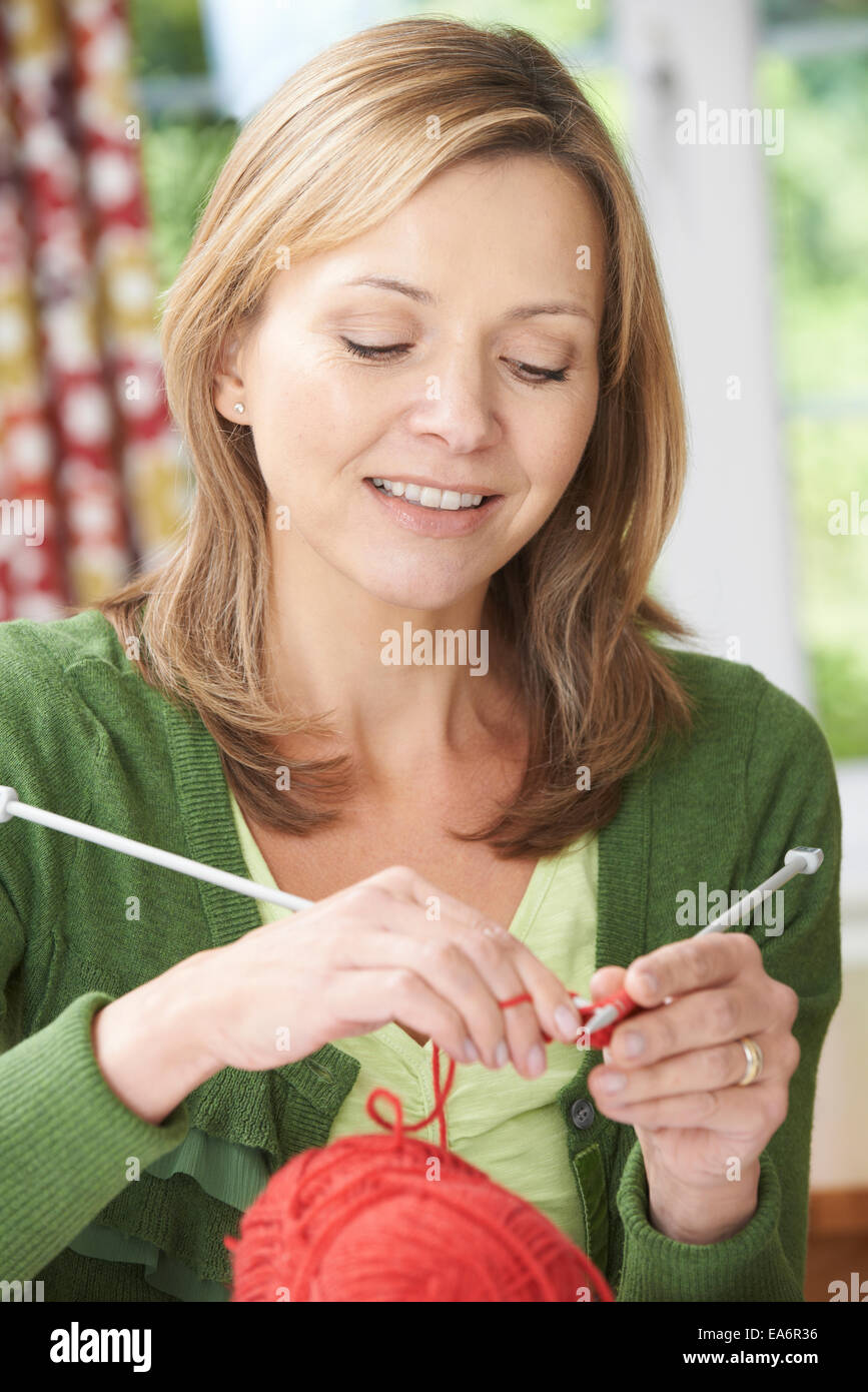 Hobbbyknitting hi-res stock photography and images - Alamy