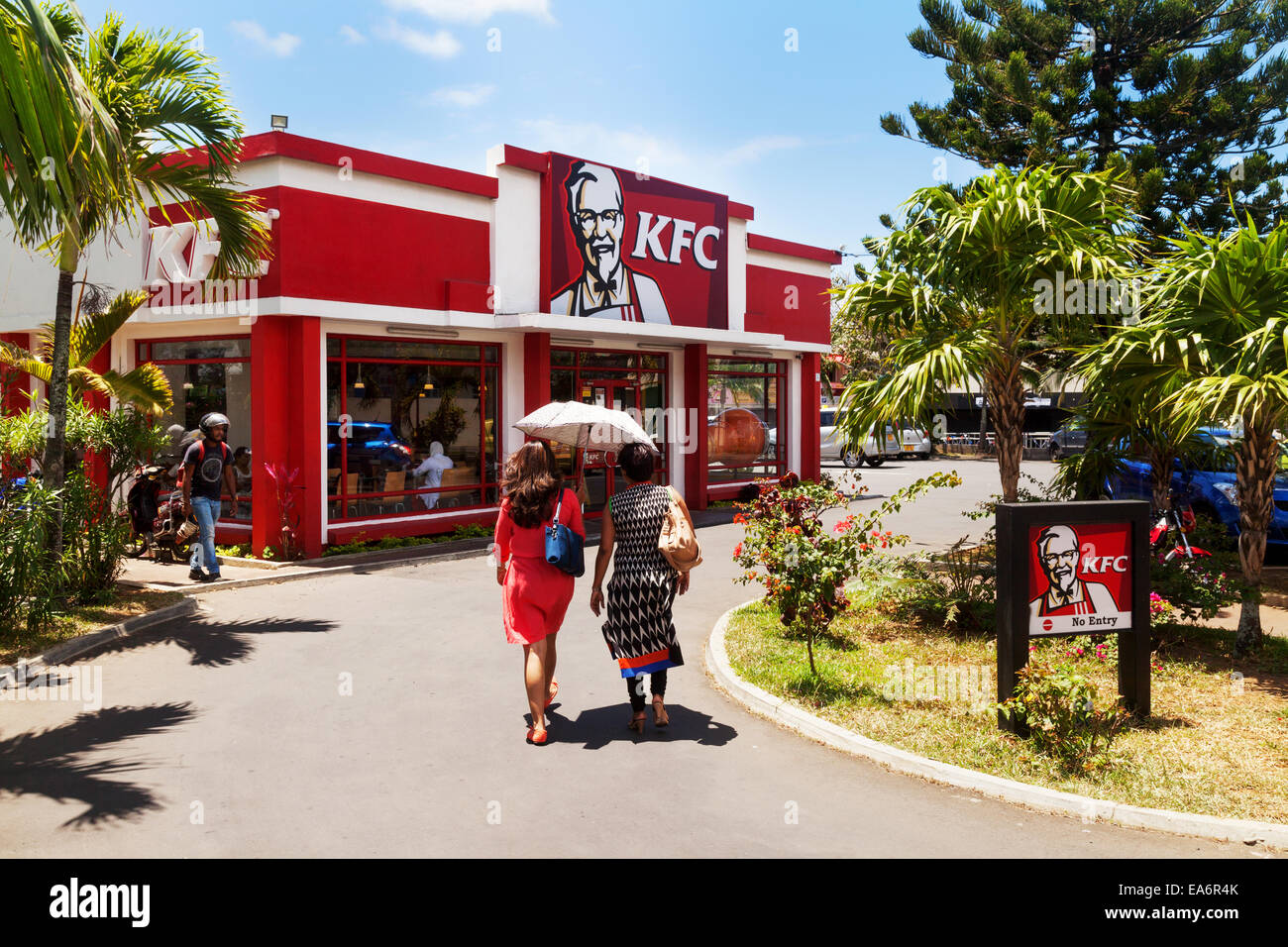 People going to KFC ( Kentucky Fried Chicken ), Flacq town, Mauritius ...